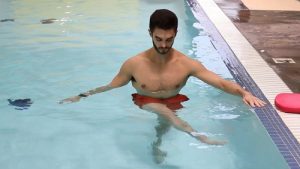 7 Aquatic Pool Exercises for You This Summer - 5-10 MIN ROUTINE ...